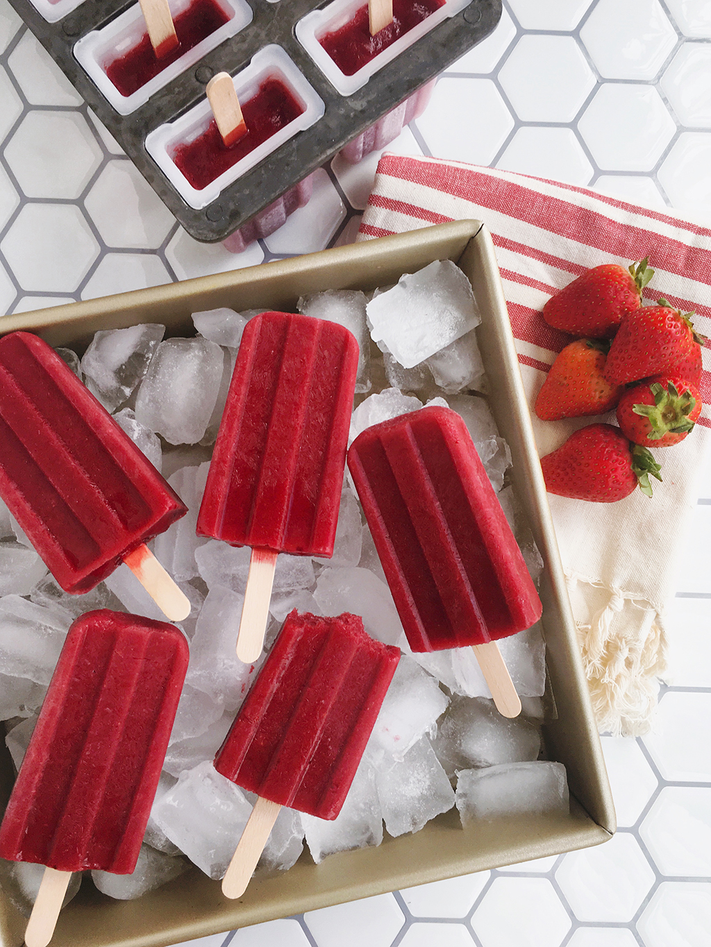 Receta de paletas de helado de fresa y hibisco | Fresas de California