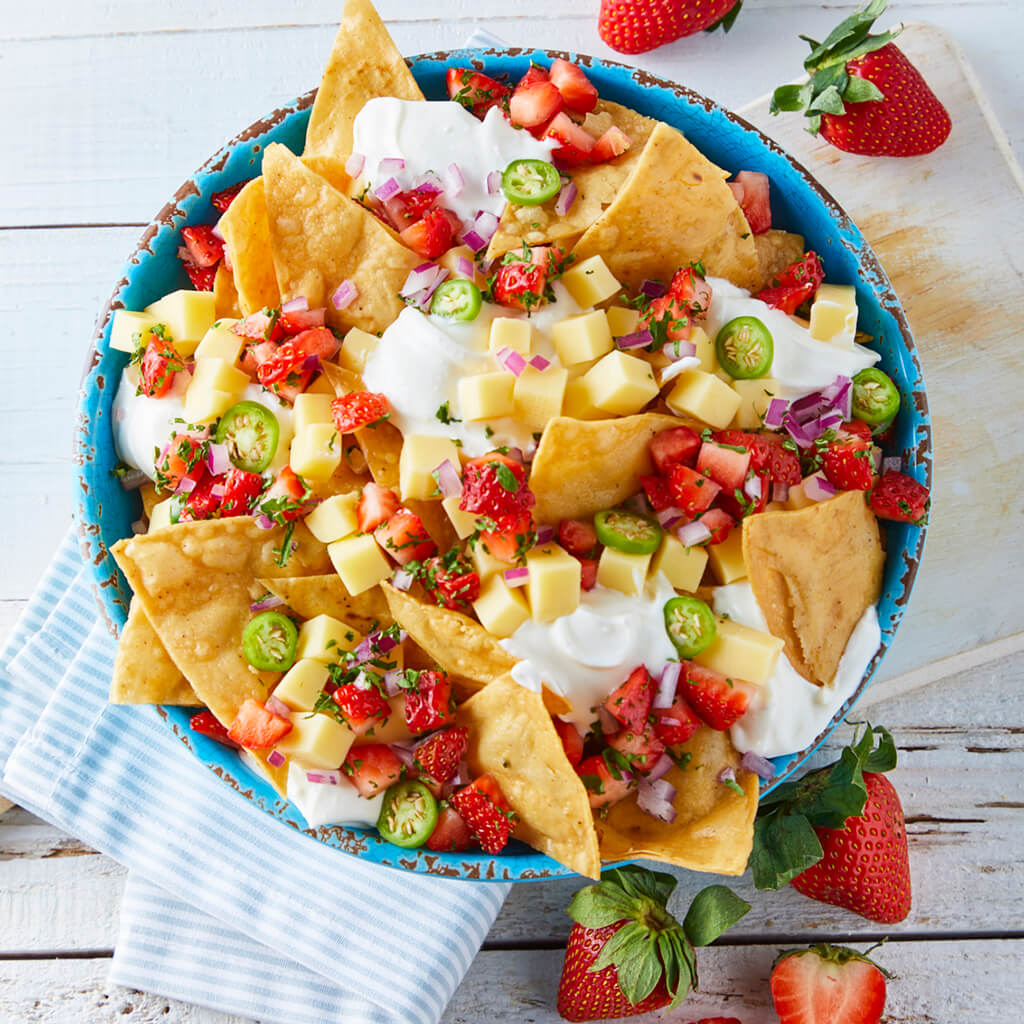 Nachos con Pico de Gallo de Fresa - California Strawberry Commission